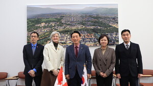 "한-캐 양국 주최 APEC-G7 시너지 창출 기대"