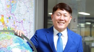 [CEO IN&OUT] 김정규 타이어뱅크 회장의 하늘길 승부수…‘항공 신화’ 이룰까