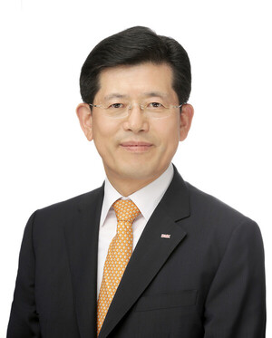 [CEO IN&OUT]빈대인 BNK금융 회장, 실적의 모범생에서 '연임 시험대'로